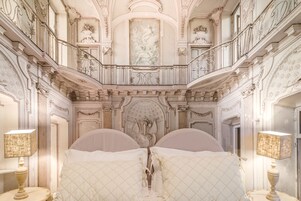 Quarto casal ou duplo standard | 1 quarto, cofres nos quartos, individualmente decorados