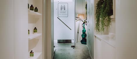 Sauna seca, banheira de hidromassagem, massagens