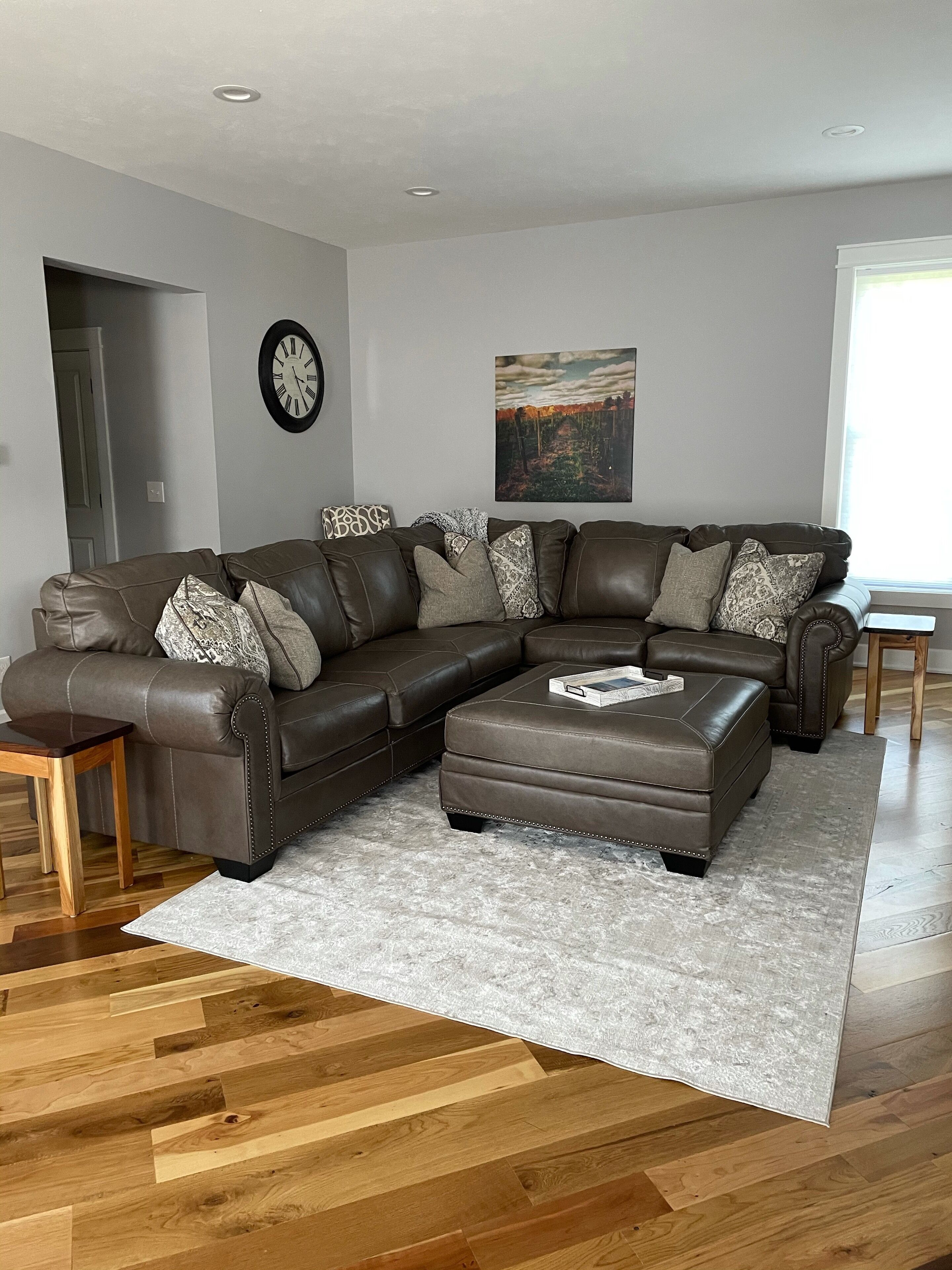 Large, Family Friendly, Historic Downtown Geneva. Lots Of Spaces For Gathering. - Geneva, OH