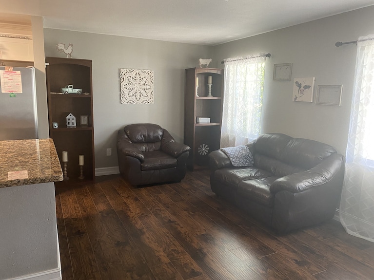 Newly Renovated Farmhouse! - Florida