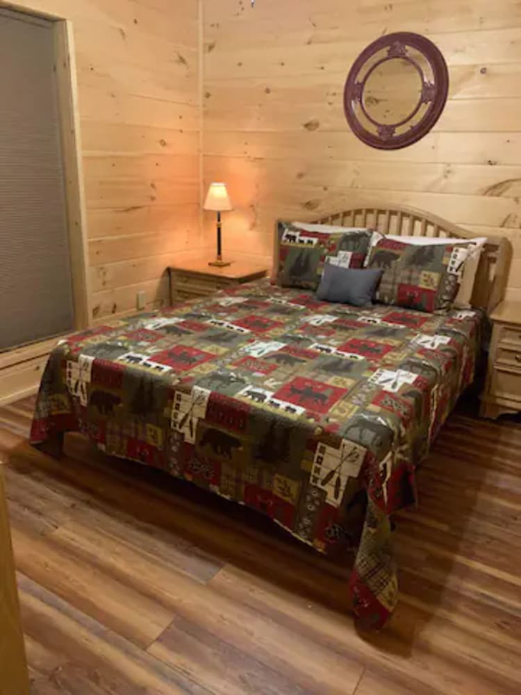Cedar Lodge, Serene All Wood Escape In Blue Ridge - Roan Mountain, TN