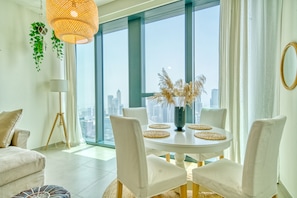 Apartamento Deluxe | Refeições no quarto