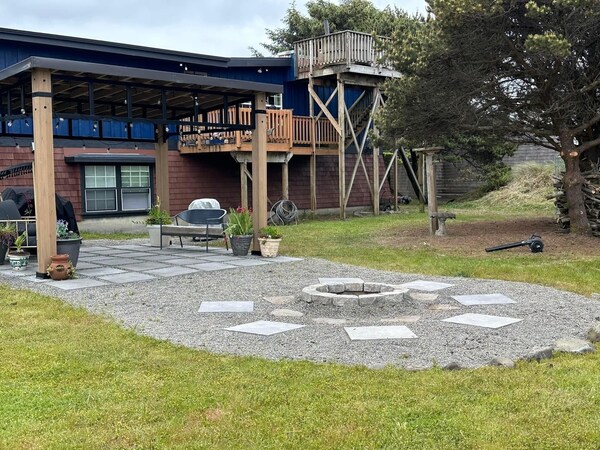 Surf Pines Gated Community, Oceanfront With Gym! - Warrenton, OR