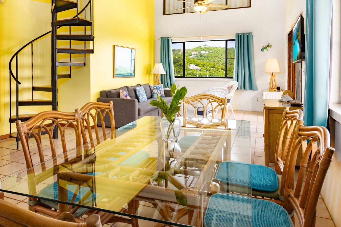 2 Bdrm W/ Car, Pool, & Ac In Cruz Bay, Stj - Cruz Bay