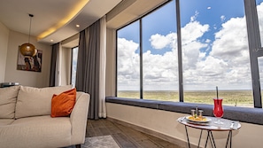 Apartamento luxo | Escrivaninha, espaço de trabalho para notebook, quartos à prova de som