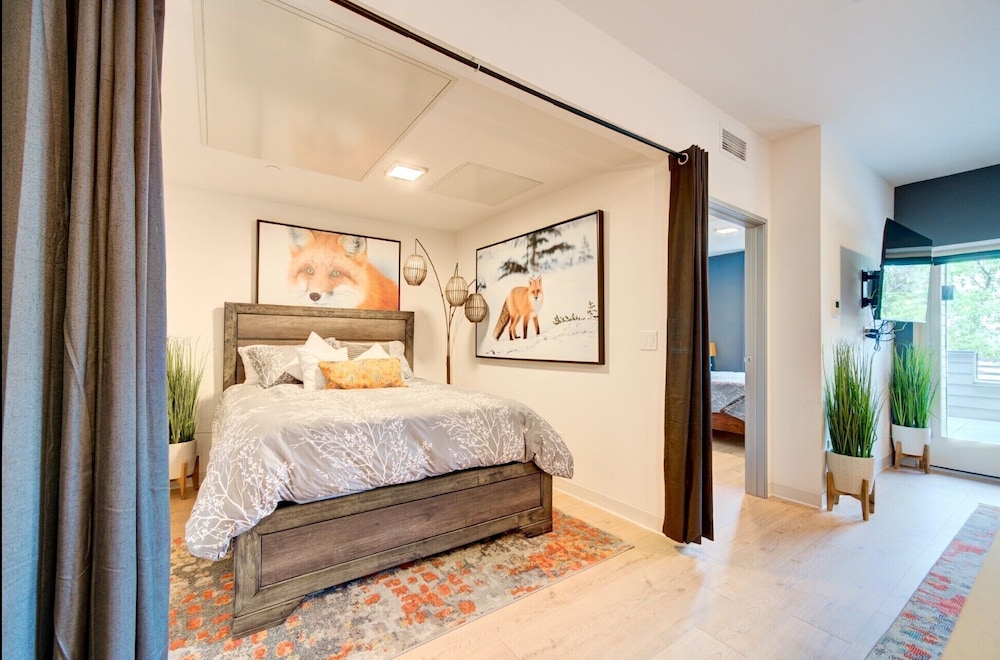 The Fox Den In Downtown Bozeman With Mountain Views, Large Private Deck - Bozeman, MT