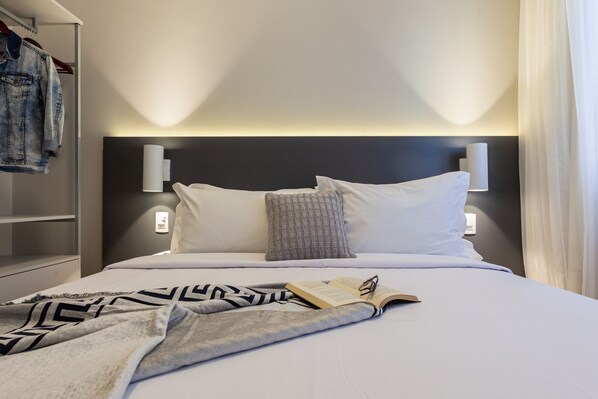 Suíte estúdio conforto | Roupas de cama premium, camas com colchões pillow-top