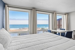 Three Queen Room with Ocean View | Individualmente decorados, individualmente mobiliados, Wi-Fi de cortesia