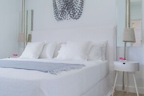 Cofres nos quartos, espaço de trabalho para notebook