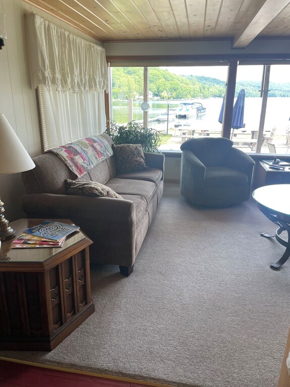 Old Timberline Inn - Lake Front Home With Private Sandy Beach Pine Lake Ny - Gloversville, NY