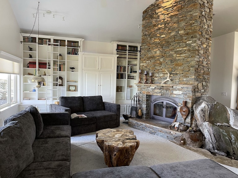 80-acre Mountaintop Villa With Spectacular Views - California