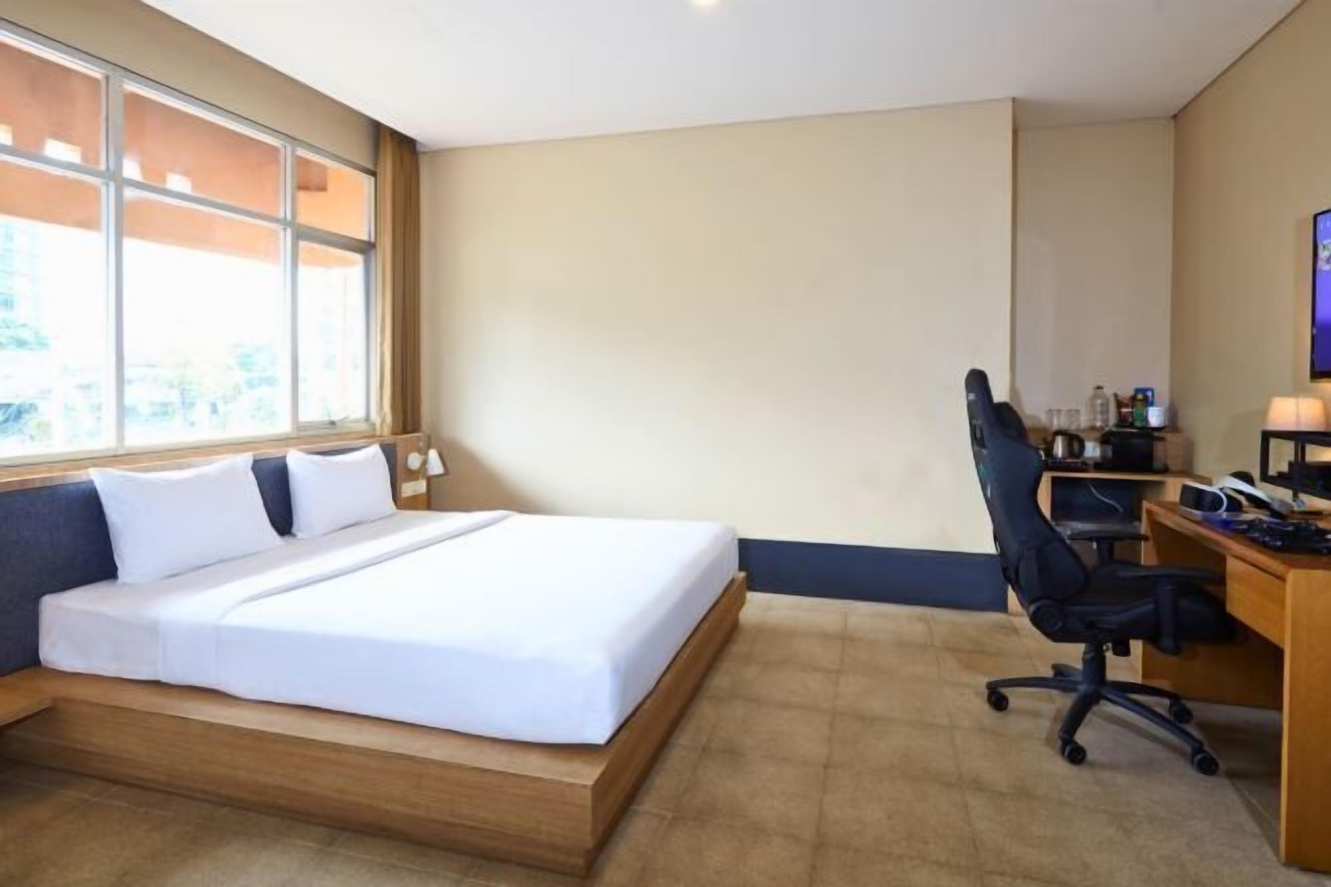 Escrivaninha, espaço de trabalho para notebook, Wi-Fi de cortesia