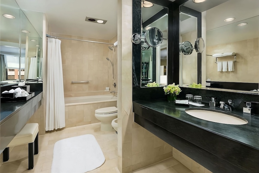 Studio Room 2 Queen Beds, 3 Units, The Michelangelo Hotel, Onsite Dining - Pennsylvania