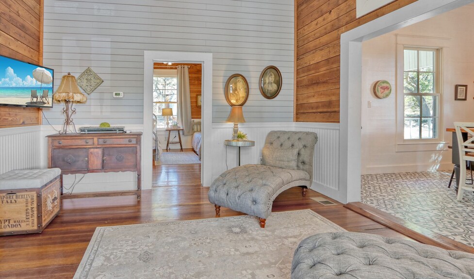 Serendipity Farmhouse - Rustic Charm With Swimming Pool Access - Driftwood, TX