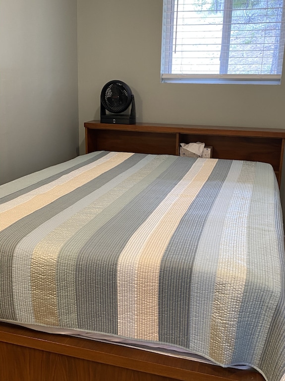 Rustic Cabin With Lake Views. - Montana