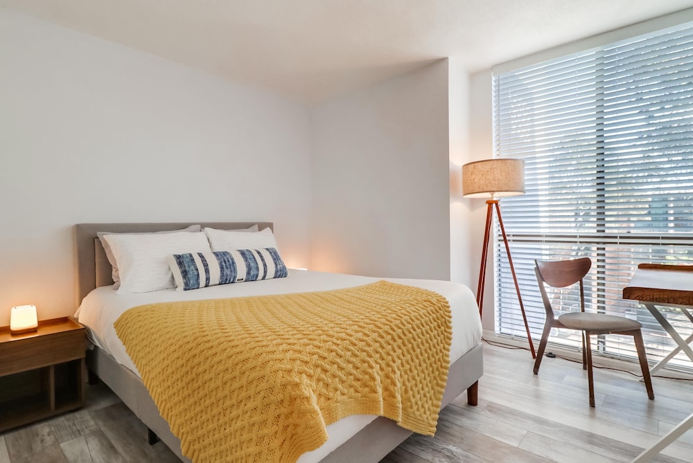 Summer Is Coming! Beach+bay Getaway! Pets-parking-portable A/c-next To Mission Beach+belmont Park - Coronado, CA