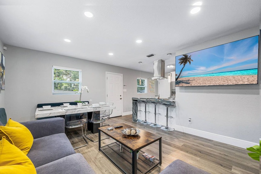 Contemporary & Fully Updated Heated Pool Home - Aéroport de Tampa (TPA)