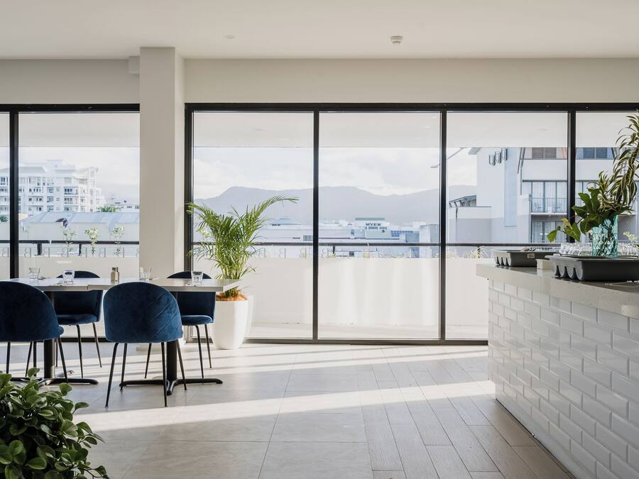 Café da manhã e jantar