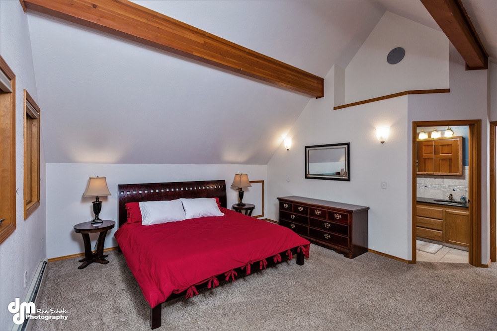 Spacious Rental For 6 In Lovely Home With Gorgeous Views, Minutes From Resort - Alaska