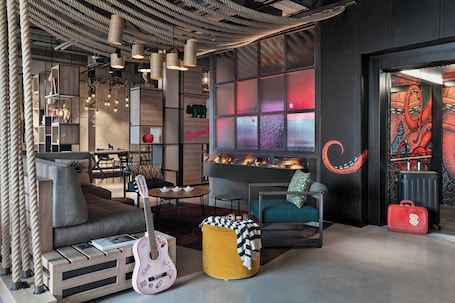 Saguão. Moxy Bremen