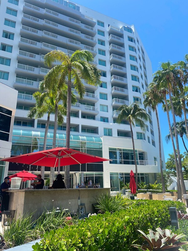 Waterfront Hilton Condo Hotel Directly On Intercoastal Walk Tobeach Restaurants - Fort Lauderdale