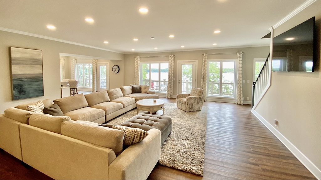 Lakehouse Retreat W/ Pool, Dock, Firepit, Hottub - Gainesville, GA