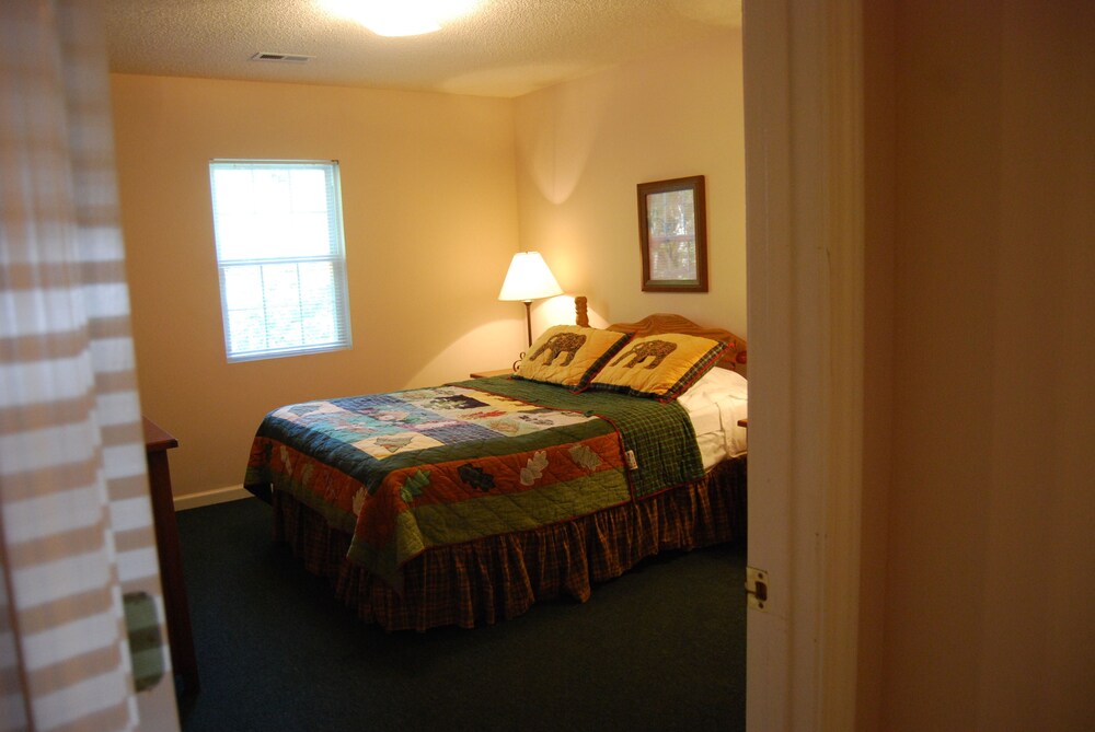 Duplex Cabin A & B (Both Sides) @ Lakepointe Resort - Kentucky