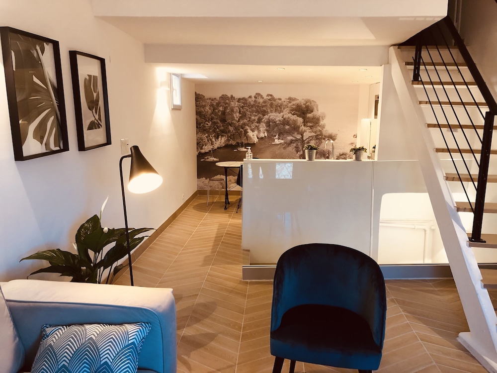 Historic Heart, Beautiful Renovated Air-conditioned Apartment. - Bouc-Bel-Air