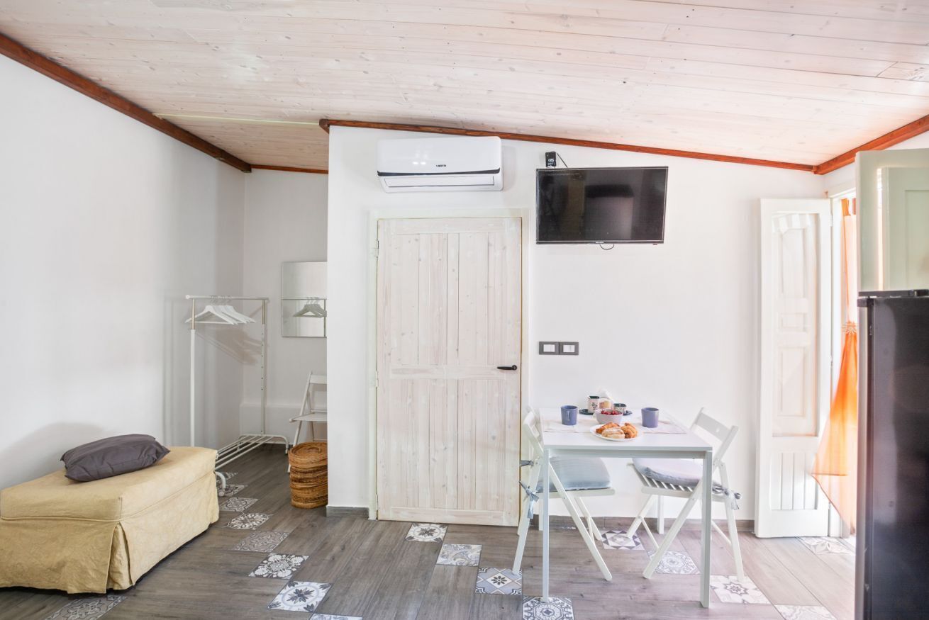 Guesthost - Nice Comfortable Studio Apartment For Three People And Equipped With Every Comfort, Including A Furnished Terrace. The Flat Is Located In The Center Of Polignano, In An Area Equipped With All Essential Services, Just 400 Meters From The Livel - Polignano a Mare