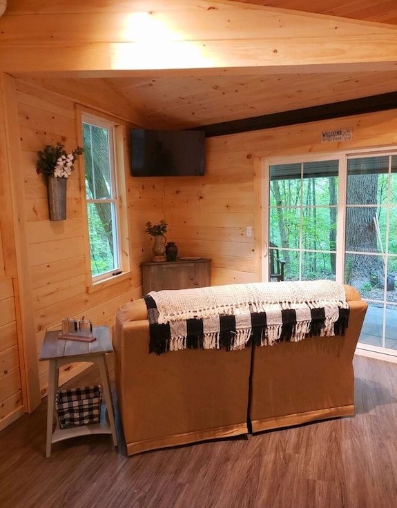 The Chalet Is Located In The Woods Of A Gated Property With A Covered Porch. - Maryland (State)