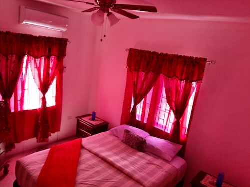 Luxurious 3-bed, 2 Bath With All Amenities - Cave