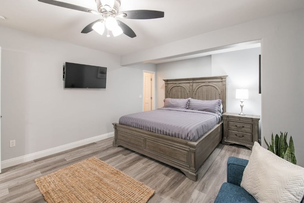 Modern Gated Condo Steps From The Beach And Attractions.  Beach Gear & Parking! - San Diego, CA