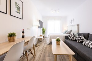 Estúdio Standard | Cofre com capacidade para portátil, secretária 