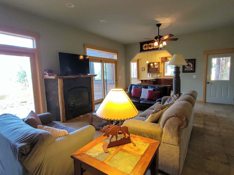 Grey Moose: Mountain Views & Nearby Trails - State of Washington