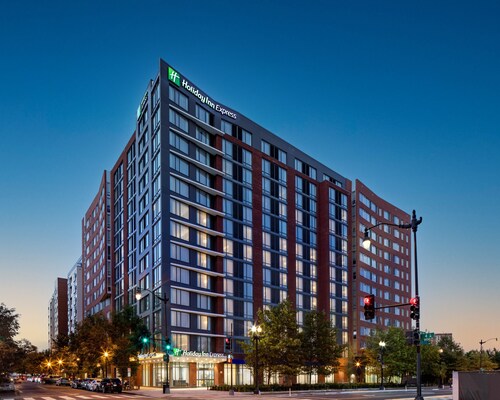 Holiday Inn Express Ad