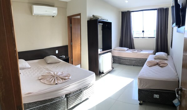 Quarto quádruplo standard | Wi-Fi de cortesia, roupa de cama, acesso para cadeiras de rodas