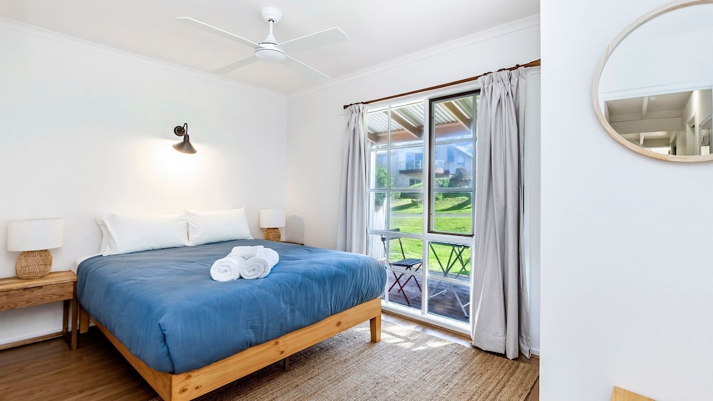 Beautifully Renovated Cottage Provides The Perfect Beach Retreat - Port Fairy