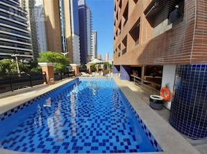 Apartamento | Piscina | Piscina exterior, da(s) 9:00 à(s) 19:00, espreguiçadeiras