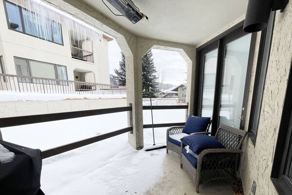 Walk To Resort Or Ski\/town Shuttle-pool-hot Tub-gym-garage-elevator-grill-w\/d-2 Ensuites - Remodeled - Steamboat Springs