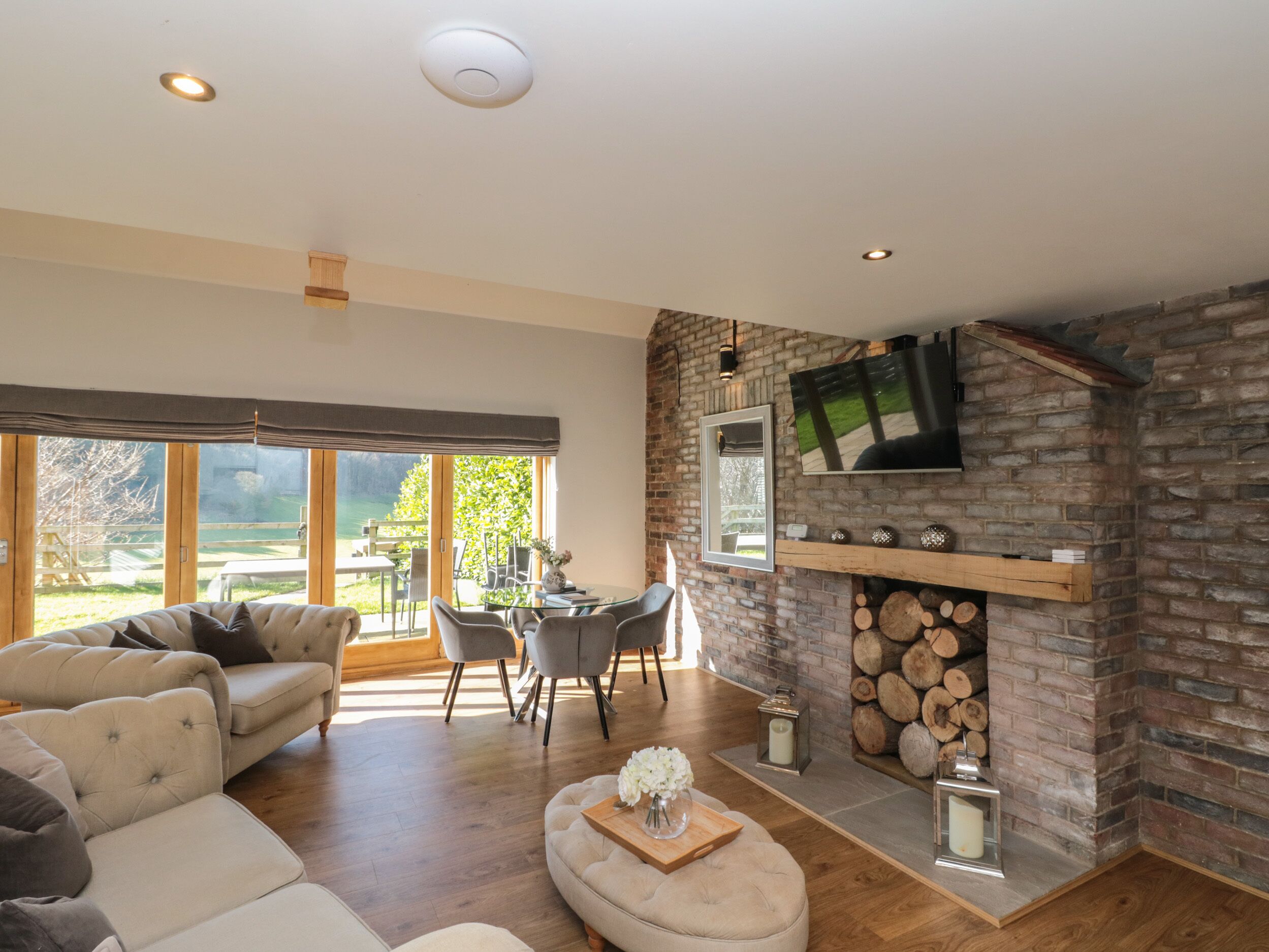 Kaitkyella Lodge, Pet Friendly, Luxury Holiday Cottage In Scarborough - Scarborough