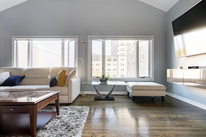 Two-story Condo In Luxury Townhouse. Free Parking. - Delaware