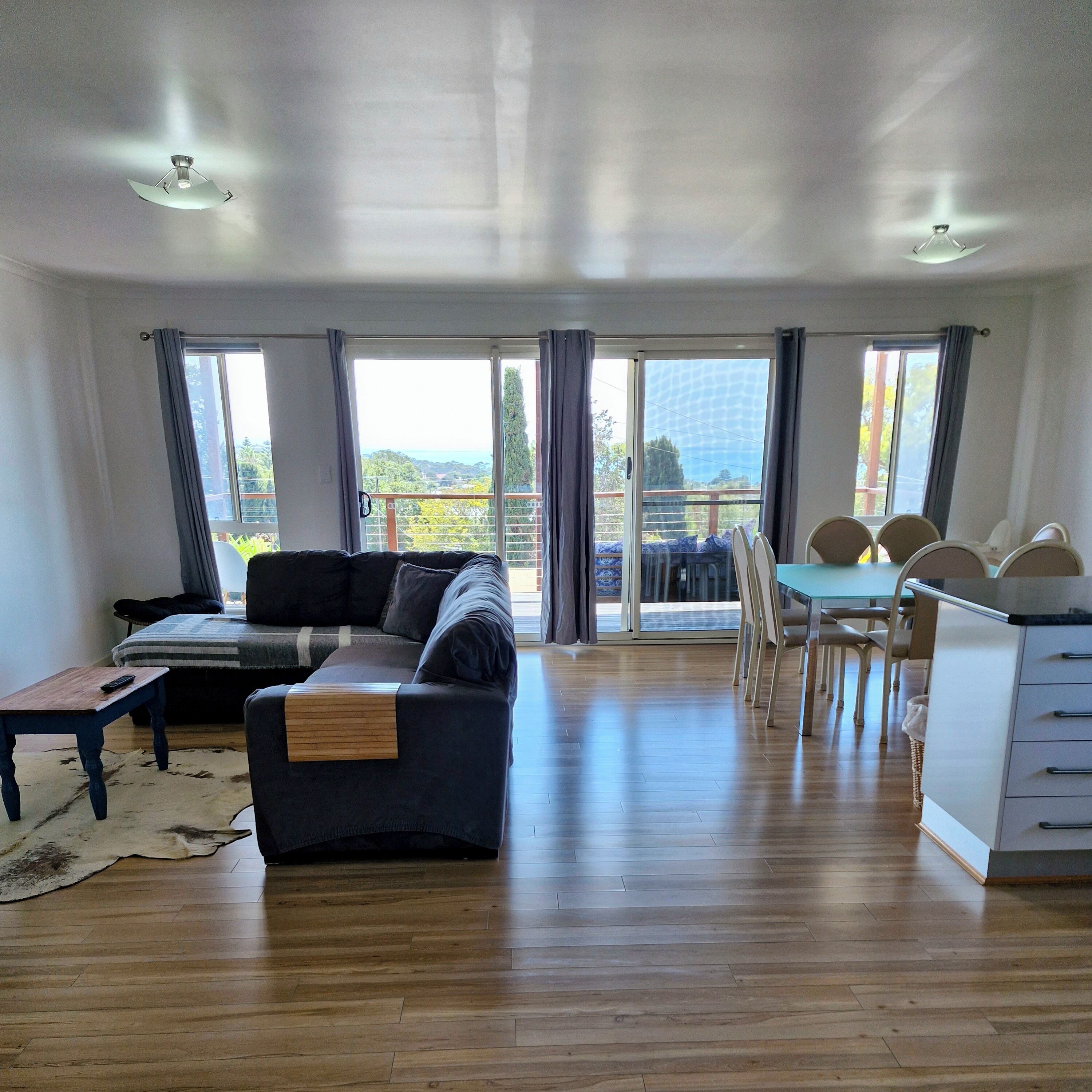 4 Bedroom 2 Bathroom Elevated & Modern Home - Sweeping Views + Free Wifi! - Boston