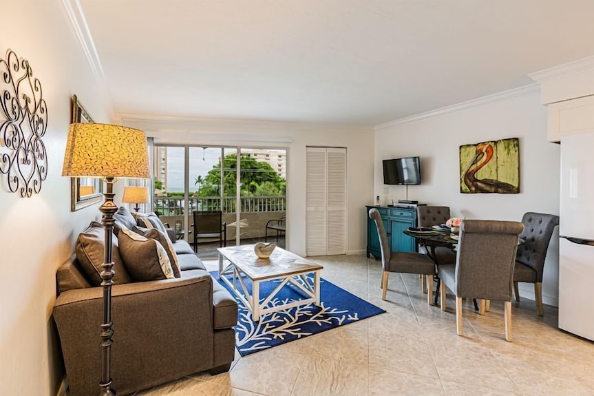 Sweet One-bedroom One-bath Condo With Views Of The Gulf Of Mexico. - Marco Island