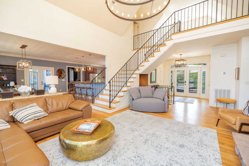 Firefly Bay - Amazing Views, Hot Tub, Main Lake, Pet Friendly - Lake Gaston