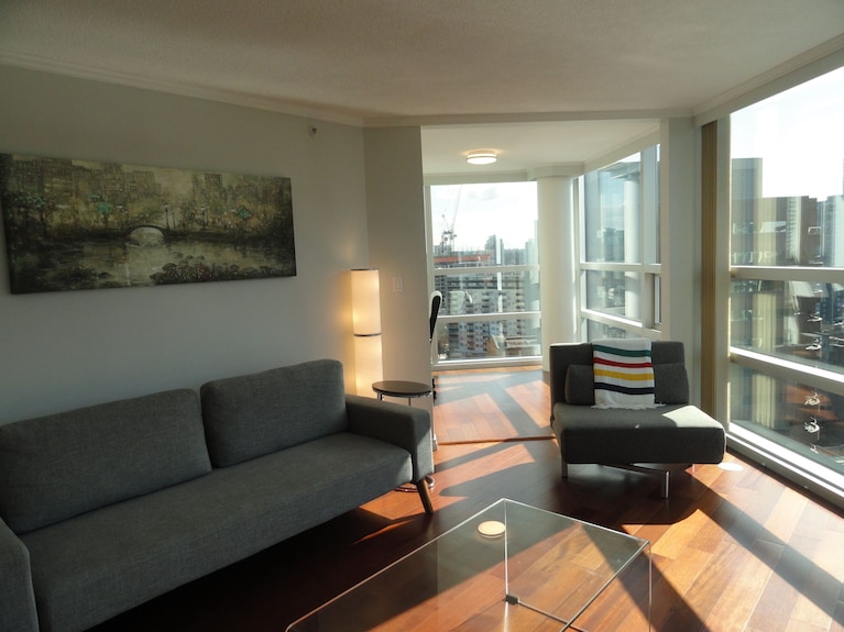 Home Theatre In The Heart Of The Vancouver Tourist Area - 6400