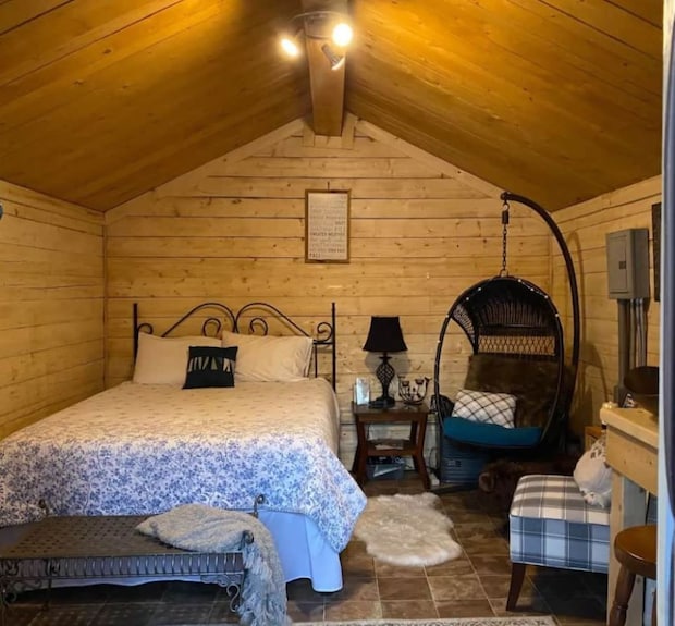 Experience True Alaskan Pioneer Cabin Life Near Fairbanks, North Pole And Denali - Alaska
