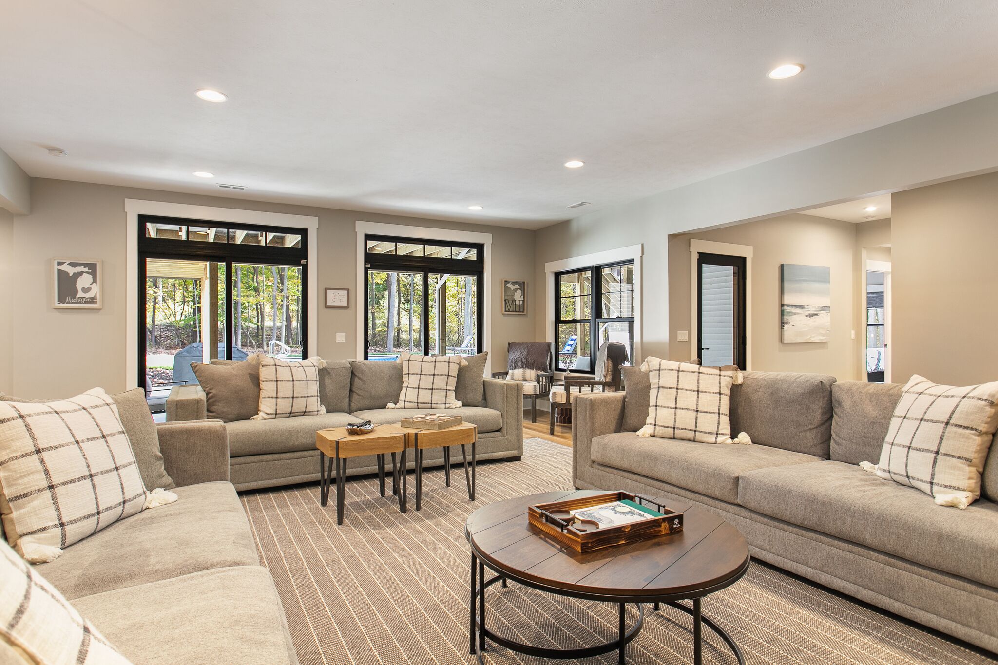 Luxury Property: Private Pool, Hot Tub, Fire Pit And Close To Lake Sunsets - Holland, MI