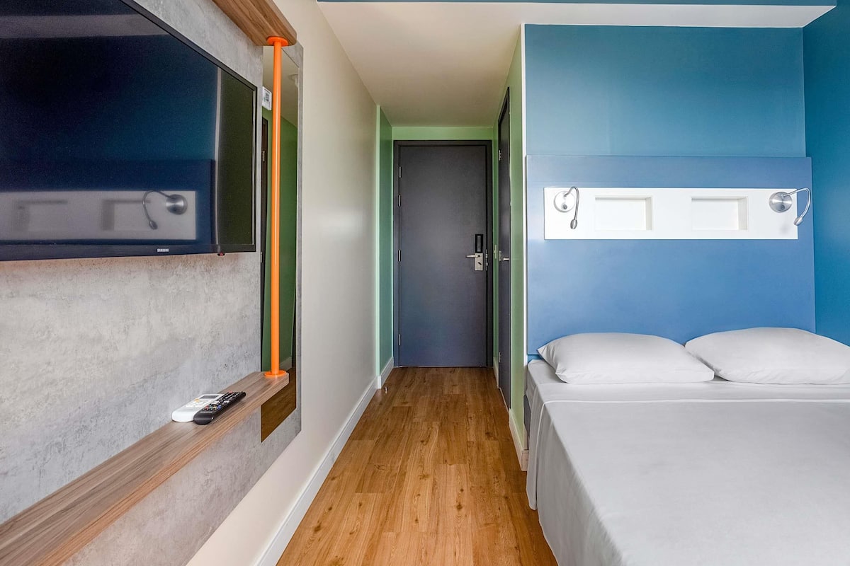Quarto, 2 camas de casal, quartos comunicantes | Wi-fi grátis, roupa de cama fornecida