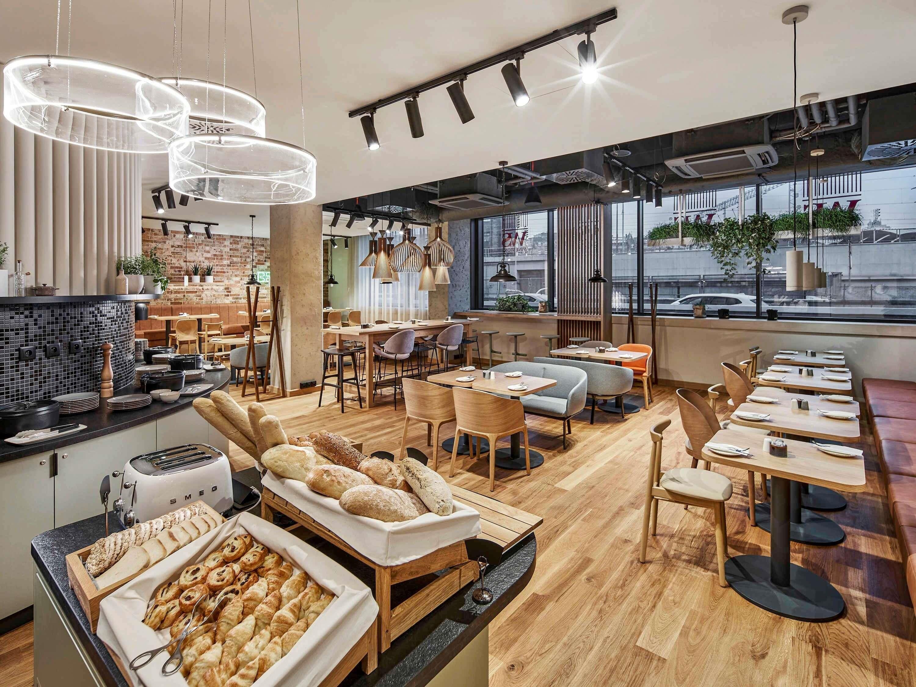 Café da manhã com buffet todos os dias (PLN 85 por pessoa) 