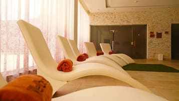 Sauna, banheira de hidromassagem, massagens